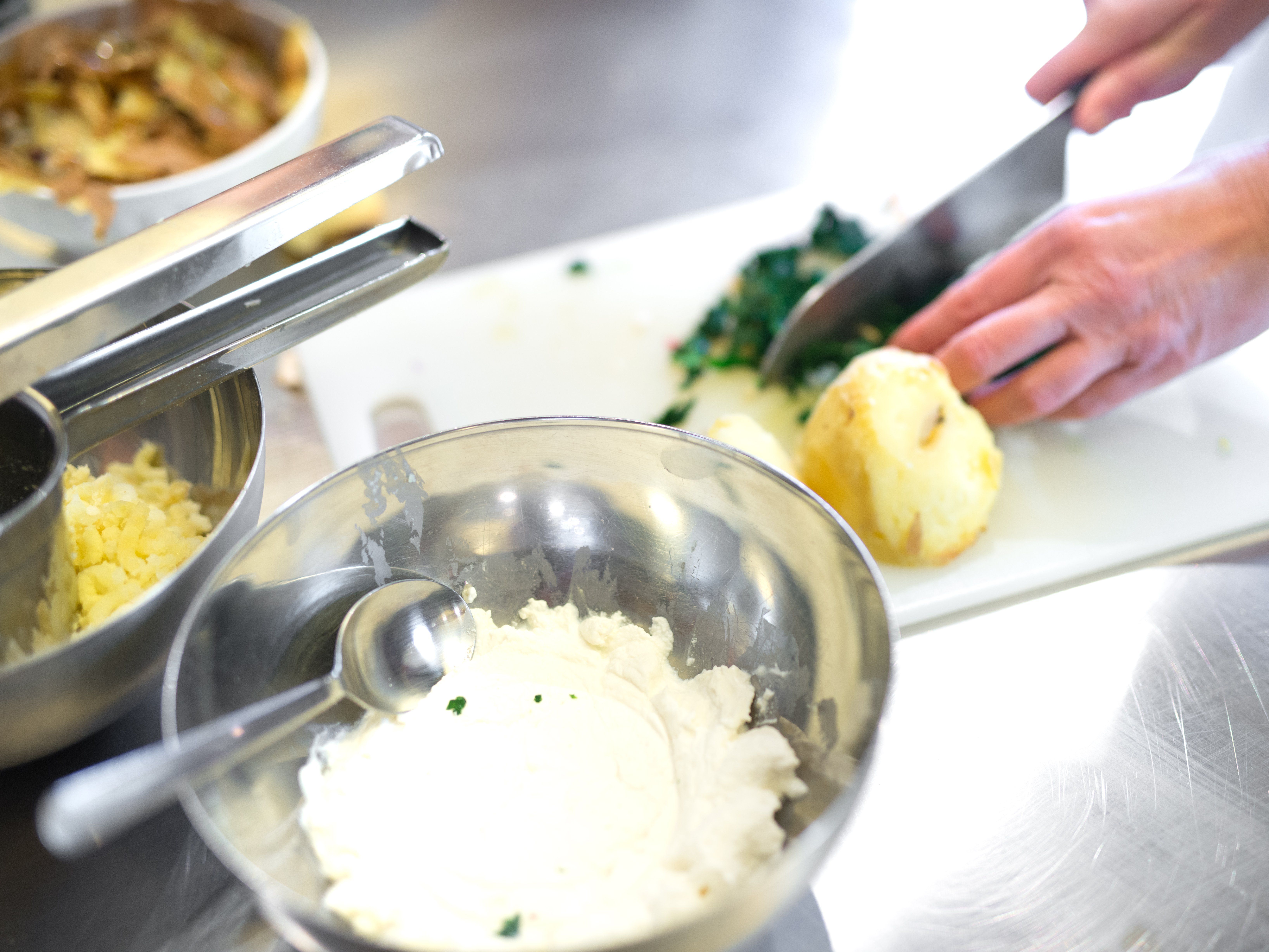 Florence Dinner Deluxe Cooking Class: Italian 4 Course Dinner with Wine