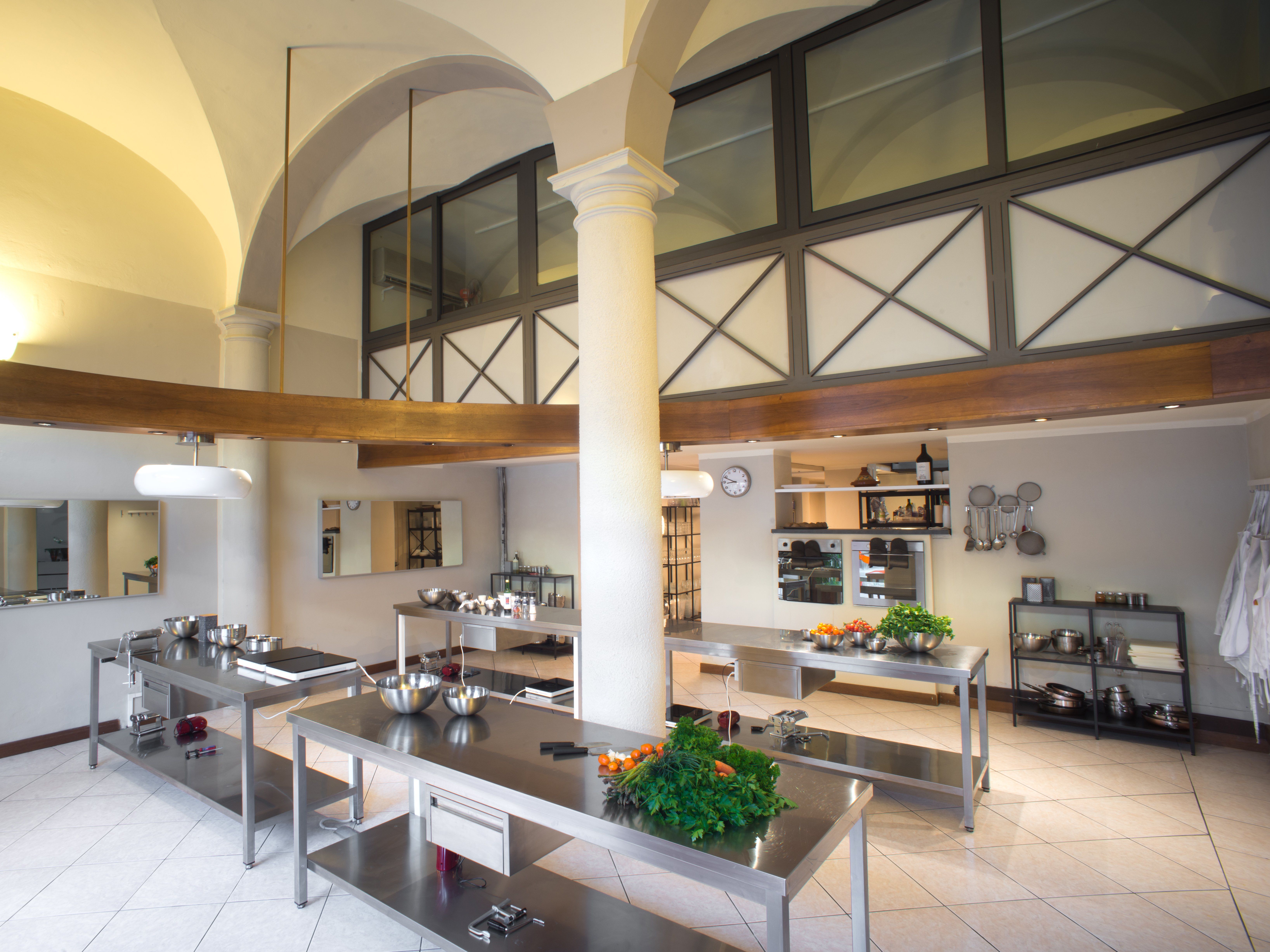 Florence Dinner Deluxe Cooking Class: Italian 4 Course Dinner with Wine