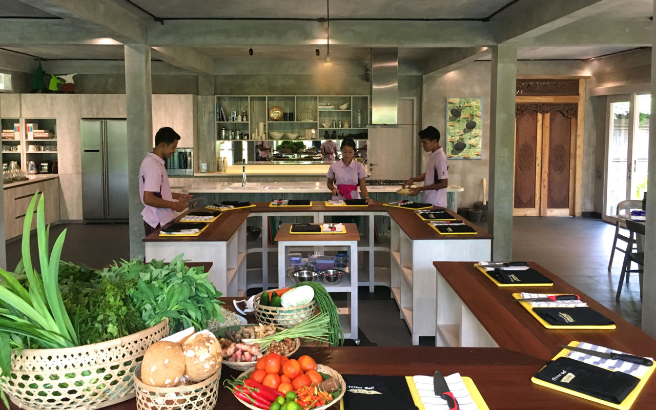 Authentic 15-Recipe Balinese Ceremonial Feast