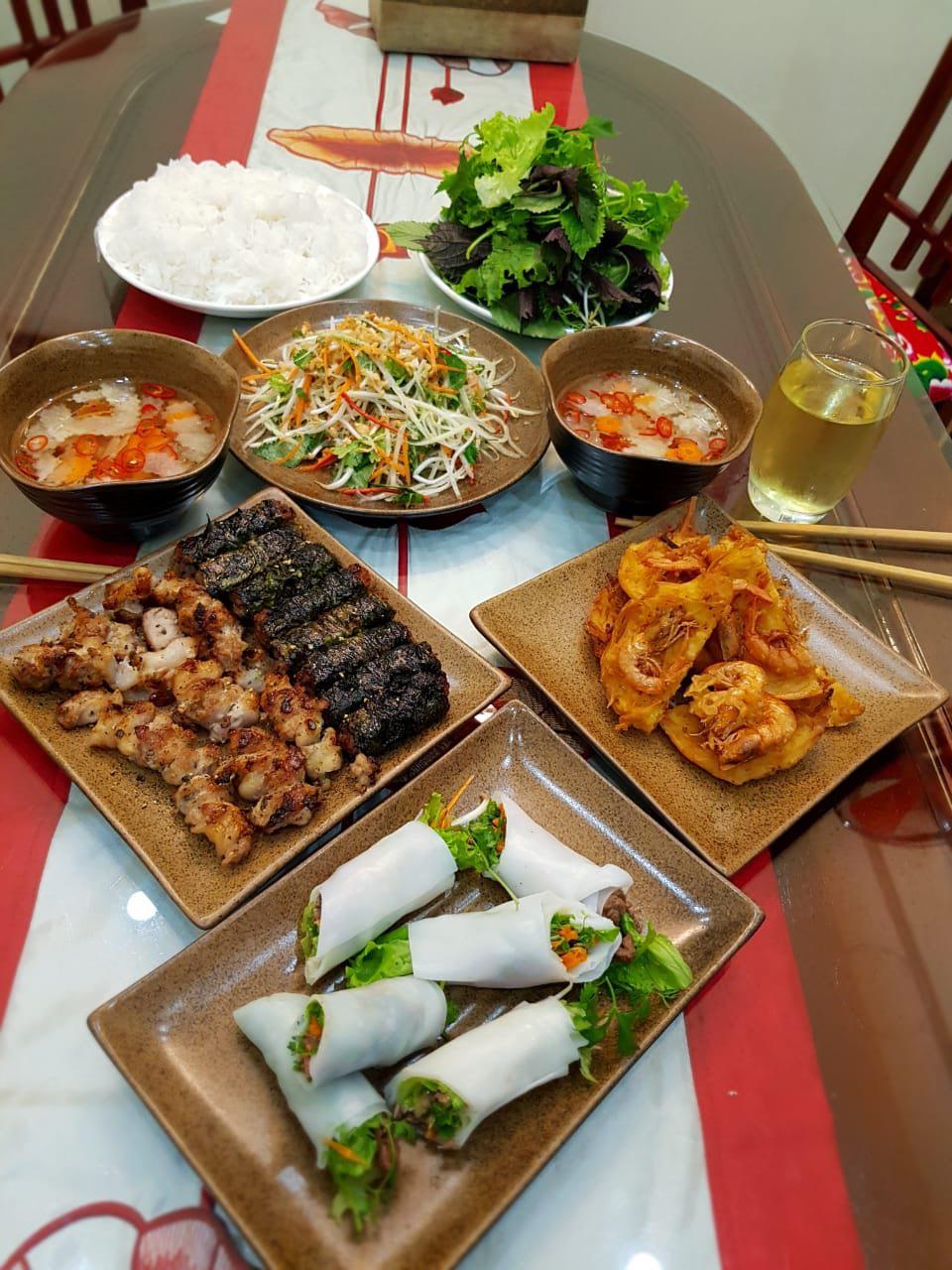 Vietnamese Home Cooking Class with a Local Chef & Fresh Market Tour