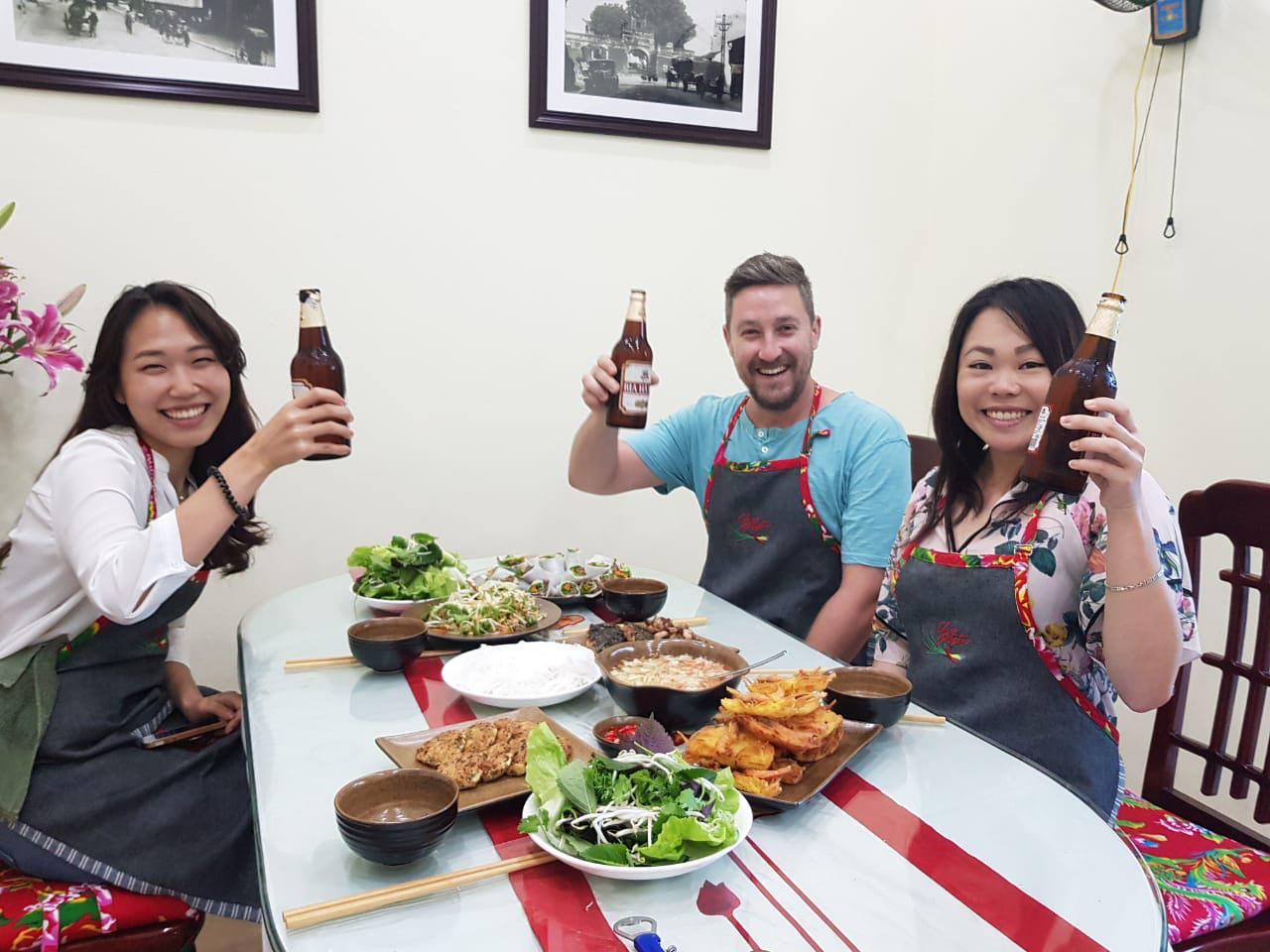 Vietnamese Home Cooking Class with a Local Chef & Fresh Market Tour