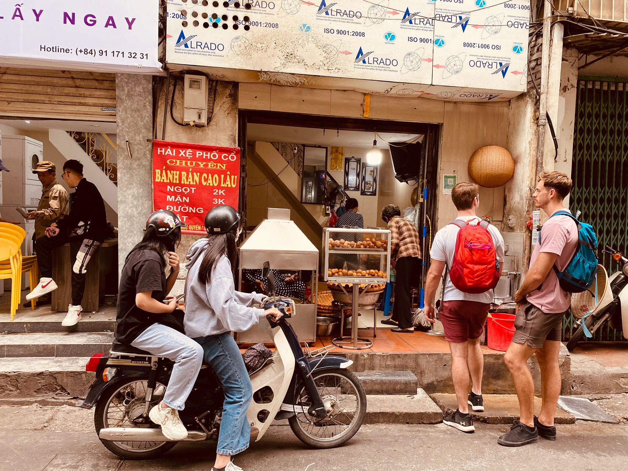 Onetrip with local: Eat Like A Local on a Street Food Tour with Hidden Path in Hanoi - Book ...