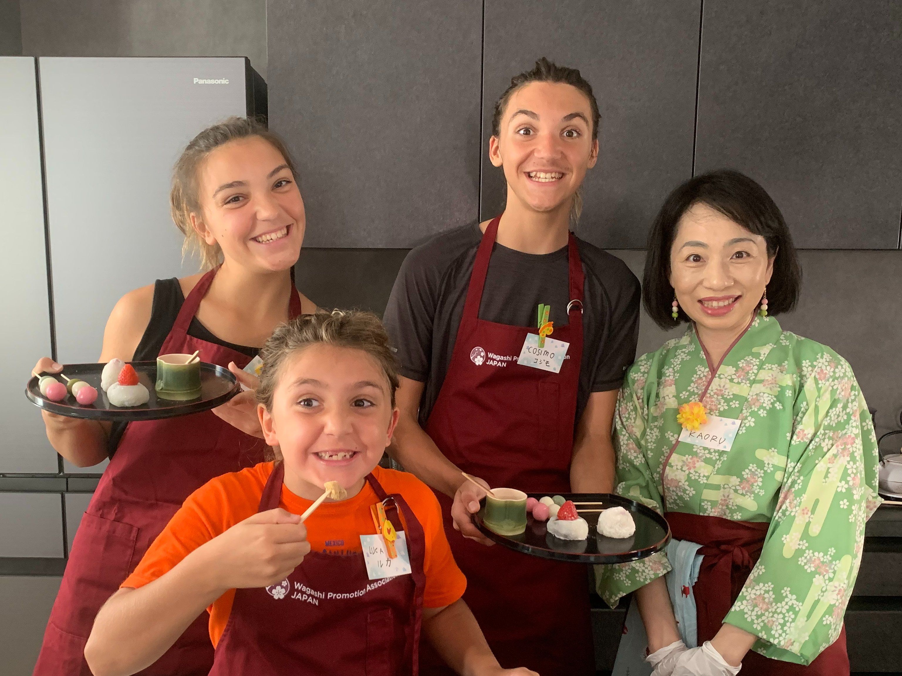 Traditional Japanese Mochi Making Class in Local Tokyo Home